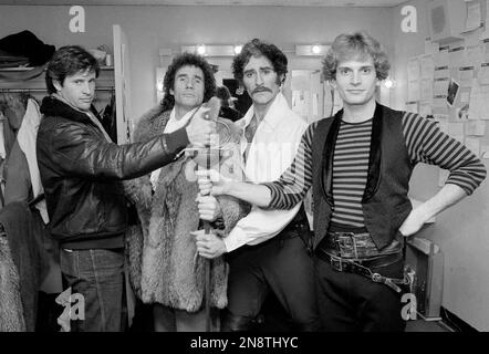 REX SMITH, KEVIN KLINE, THE PIRATES OF PENZANCE, 1983 Stock Photo - Alamy