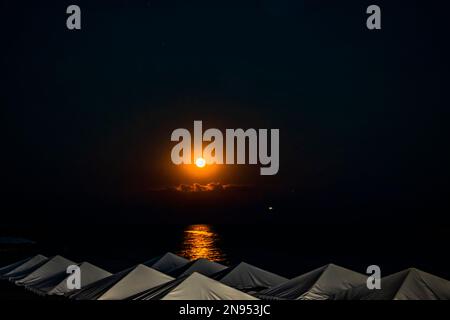 The fool moon over the sea and the moonpath Stock Photo - Alamy
