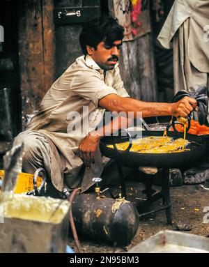 Making indian sweet snacks Jalebis, Kalimpong, India Stock Photo - Alamy