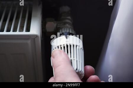 turning off thermostat on radiator to save energy due to increasing ...