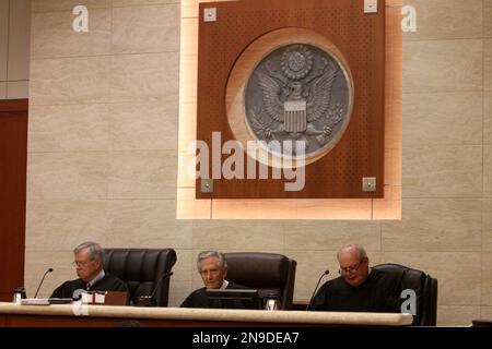 U.S. Ninth Circuit Judge N. Randy Smith, right, visits with courtroom ...
