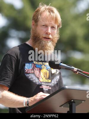 Does Bergdahl Father Beard Still Have