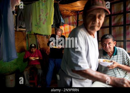 Inmates eat lunch Stock Photo - Alamy