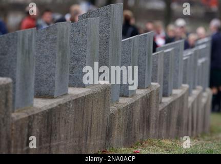 Halifax cemetery for Titanic victims graves and flowers guide telling ...