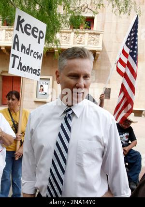 Former Maricopa County Attorney Andrew Thomas speaks as he is heckled ...
