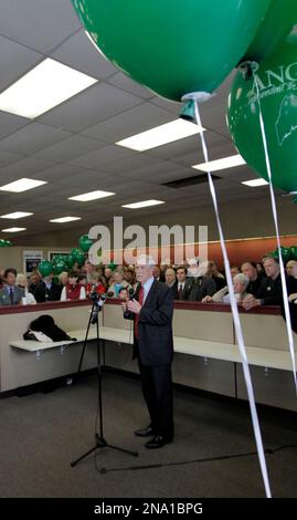 Angus King, Independent candidate for the U. S. Senate, speaks to ...
