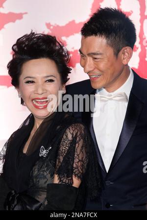 Hong Kong actress Deannie Yip (Deannie Ip) holds her trophy for the ...