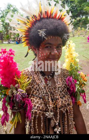 Village man preparing to perform traditional sing sing Melanesian ...