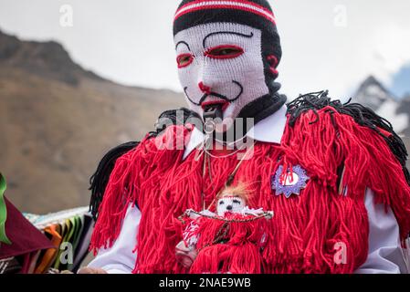 Ukukus in traditional festival, Quyllurit'i Stock Photo - Alamy