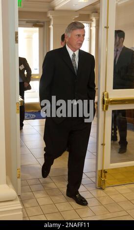 Arkansas Gov. Mike Beebe walks from a state Capitol new conference in ...