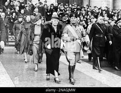 Italian dictator Mussolini with his family Stock Photo - Alamy