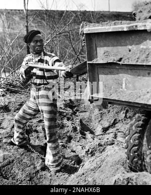 The 8-hours working day has finally come to the chain gangs of the Bibb ...