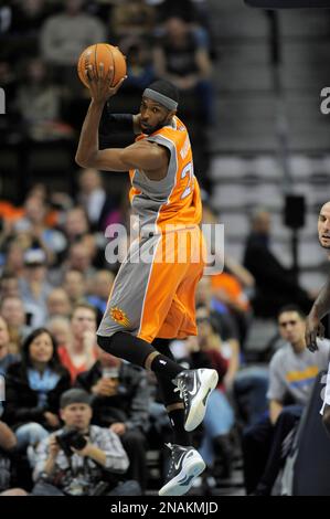 Phoenix Suns power forward Hakim Warrick shoots against the Denver ...