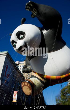 The Kung Fu Panda balloon floats in the Macy's Thanksgiving Day Parade ...