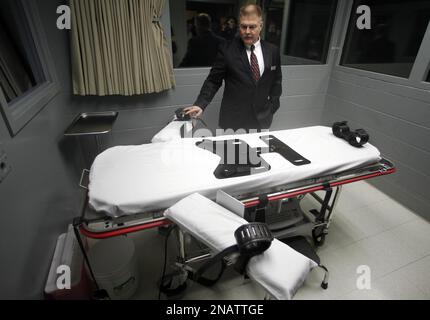 Oregon State Penitentiary Superintendent Jeff Premo describes the ...