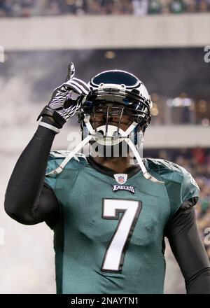 Philadelphia Eagles' Michael Vick is introduced before an NFL football ...