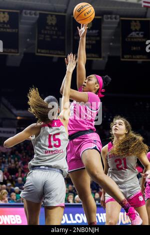 Syracuse forward Dariauna Lewis (24) is stopped on a drive to the ...