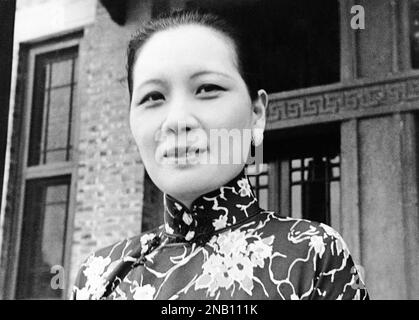 Chiang Kai-Shek and Madame Chiang 1937 Stock Photo - Alamy