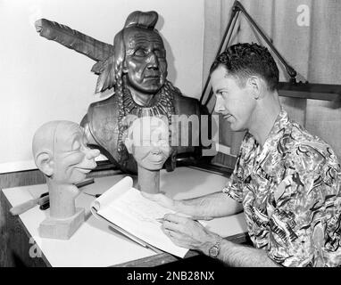 Edgar Bergen (right), with his ventriloquist dummy Effie Klinker (left ...