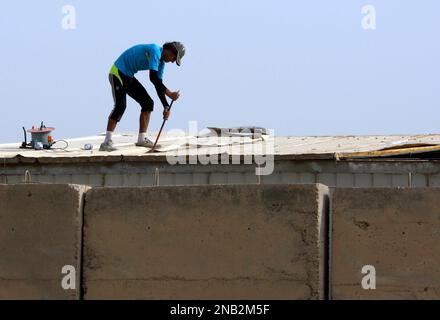 Camp Victory American base in Baghdad during occupation Stock Photo - Alamy