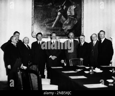 Seyss-Inquart, Hitler in Vienna Stock Photo - Alamy