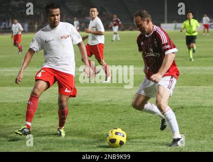 JEAN-PIERRE PAPIN AC MILAN 26 October 1992 Stock Photo - Alamy