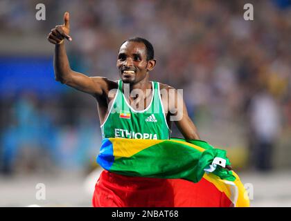 Ethiopia's Ibrahim Jeilan celebrates winning gold in the Men's 10,000m ...