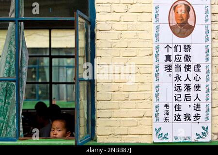 Communist China - children in a classroom Stock Photo - Alamy