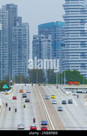 Traffic on the Benjamin Sheares Bridge in Singapore Stock Photo - Alamy
