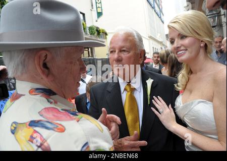 Marion Edwards greets his brother Governor Edwin Edwards and his new ...