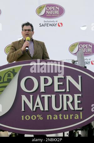 Mike Minasi, president of marketing at Safeway, left, and Karl ...