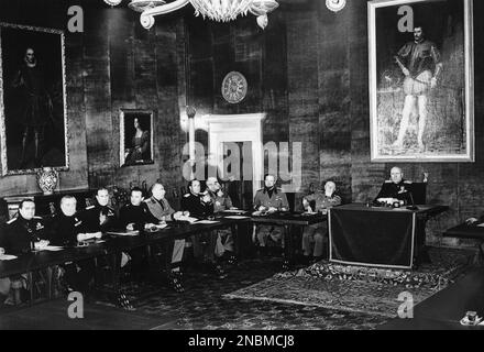Benito Mussolini on the balcony of the Palazzo Venezia in Rome, 1937 ...