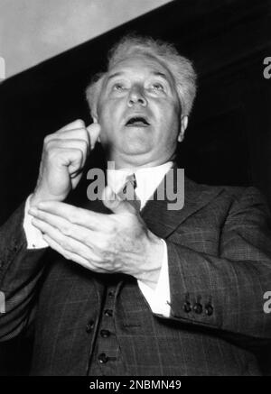 Joseph Lyons, Prime Minister of Australia, sitting at his desk ca. 1930 ...