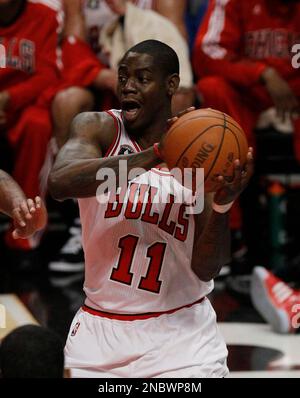 Chicago Bulls shooting guard Ronnie Brewer (11) drives around Indiana ...