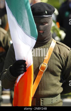 Masked members of the Real IRA at a republican commemoration in ...