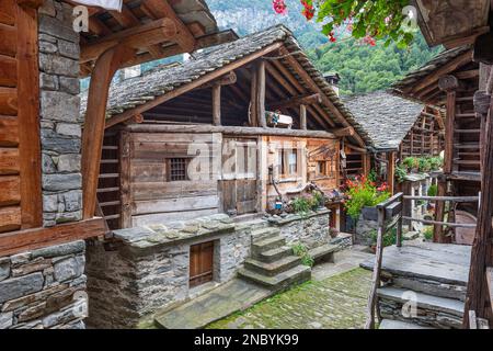 Historic Walser houses, Alagna Valsesia, Piedmont Italy Stock Photo - Alamy