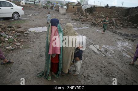Afghan children playing in a slum in Kabul Stock Photo - Alamy