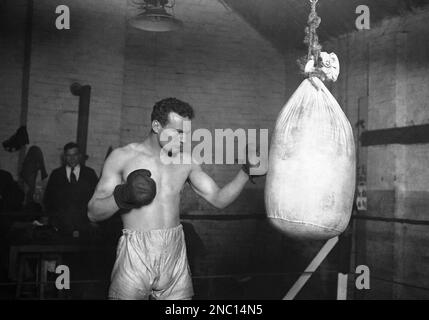 Hanging in England, 1930 Stock Photo - Alamy