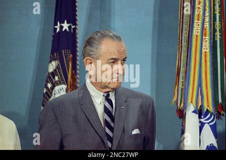 LYNDON B. JOHNSON is sworn in as President aboard Air Force One 22 ...
