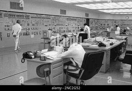 Japanese engineers work at control room of main plant of the Tokai ...
