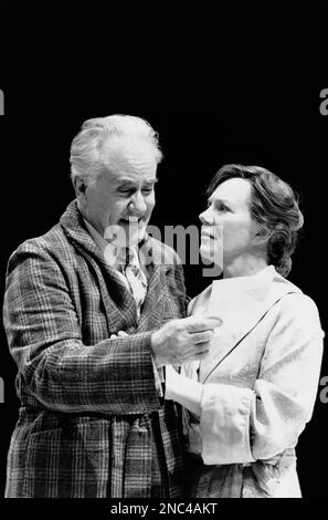 Marjorie Yates (Kate Keller), Ian Bannen (Joe Keller) in ALL MY SONS by ...