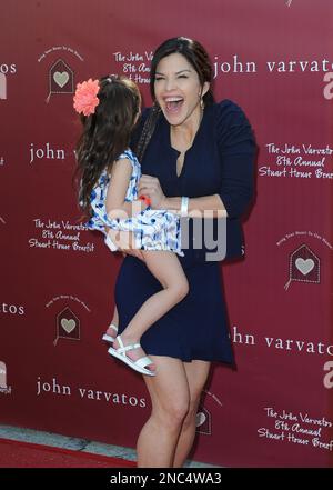 Lauren Sanchez, at right, her daughter, Nikko Gonzalez, her husband ...