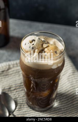 Irish Stout Ice Cream Float with Beer in a Pint Glass Stock Photo - Alamy