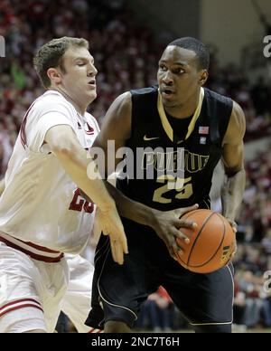 Indiana forward Tom Pritchard (25) dunks over Minnesota center Ralph ...