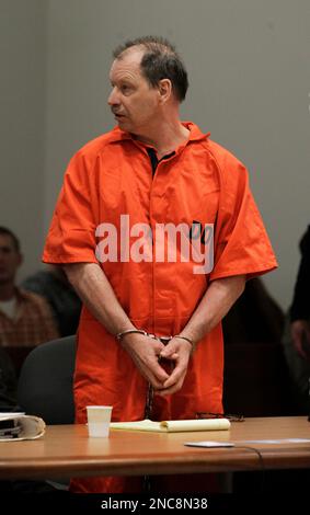 Green River Killer Gary Ridgway signs papers during his arraignment on ...