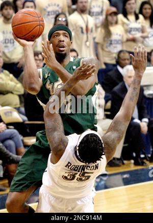 Pittsburgh's Nasir Robinson (35) shoots in the first half of an NCAA ...