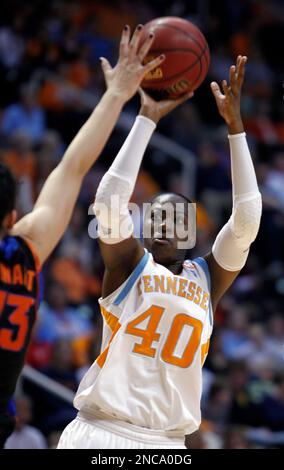 Tennessee's Shekinna Stricklen (40) shoots in the second half of an ...