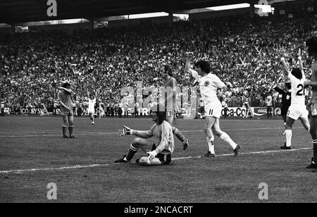 FOOTBALL YUGOSLAVIAN TEAM FOR WORLD CUP IN CHILE - ; 16 MAY 1962 Top ...