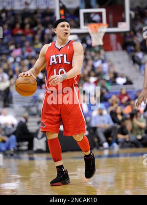 Atlanta Hawks point guard Mike Bibby (10) watches the ball during an ...