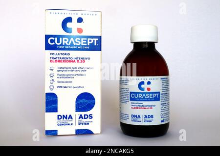CURASEPT Intensive Treatment Mouthwash with chlorhexidine to protect ...